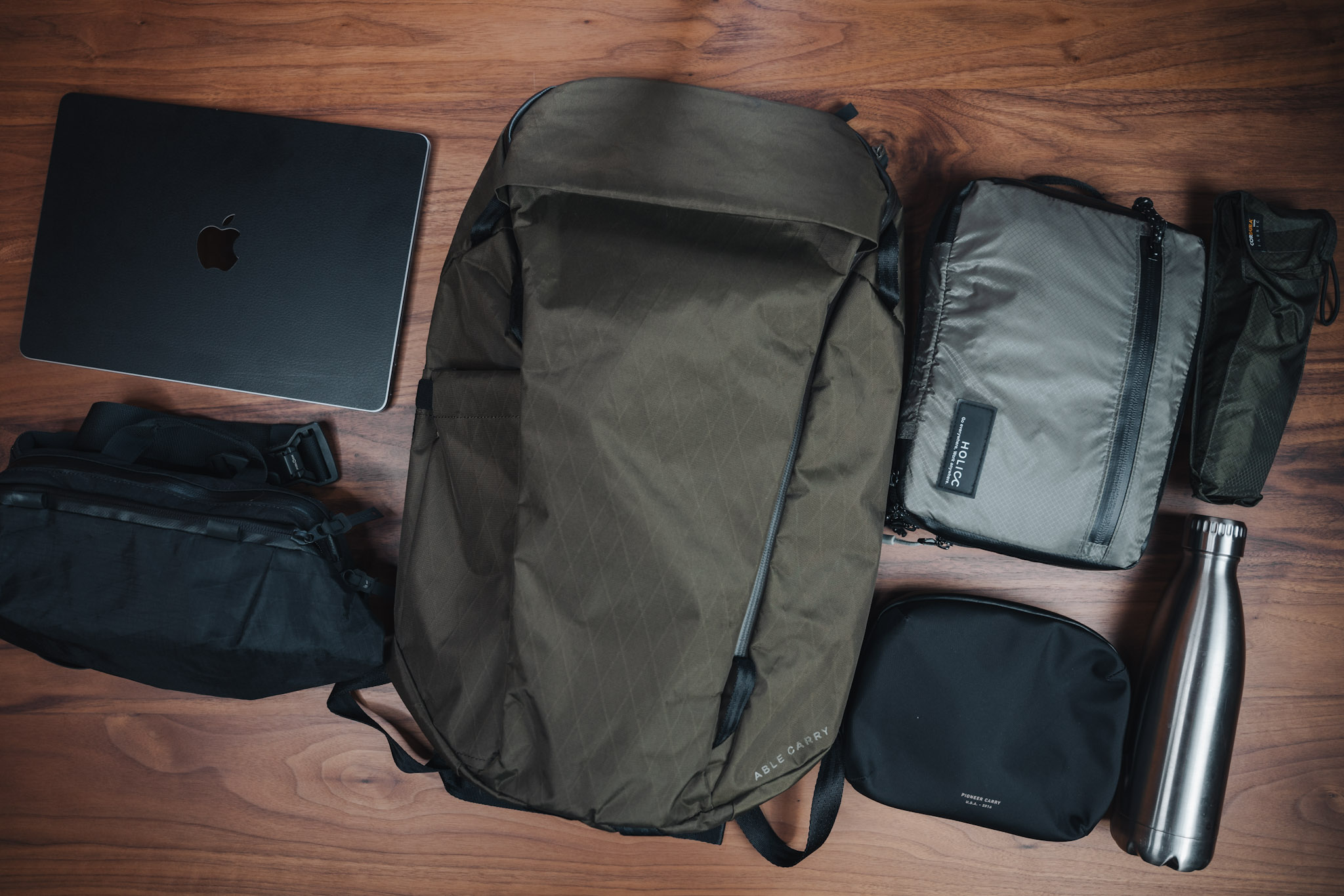 【全モデルレビュー】ABLE CARRYのバックパックを全種類比べつつ用途別のおすすめを解説！ | MoNomad