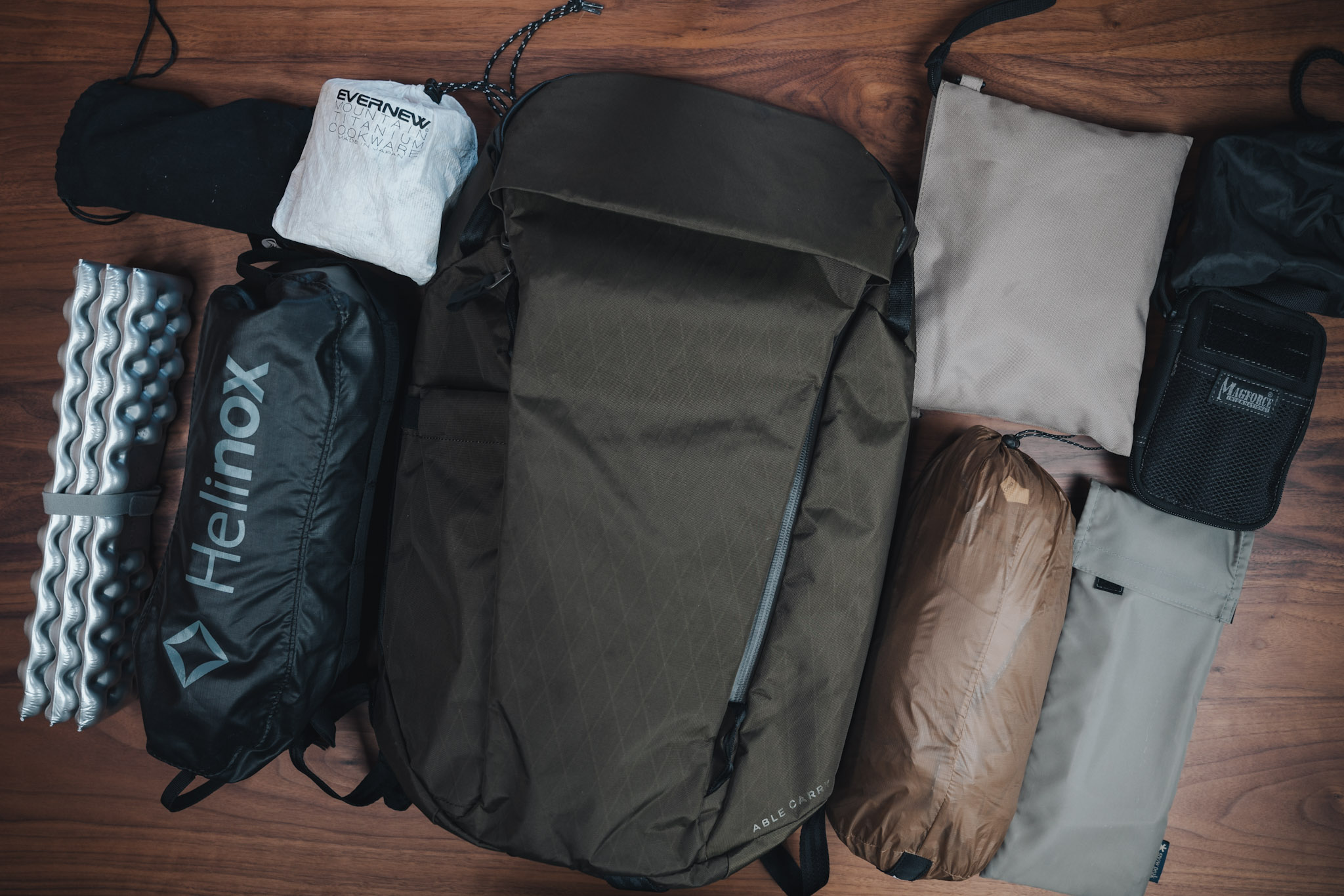 【全モデルレビュー】ABLE CARRYのバックパックを全種類比べつつ用途別のおすすめを解説！ | MoNomad